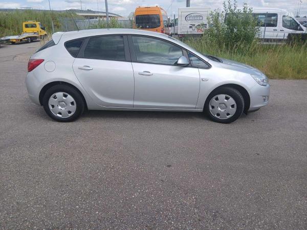 Pelēks Opel Astra 2011 Marijampole, ar dzinēja tilpumu 1.40 L un nobraukumu 247 tūkst. km par 3099 €, foto 6 vietnē AUTOMOTO.COM.LV