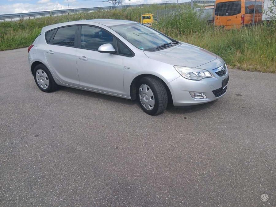 Pelēks Opel Astra 2011 Marijampole, ar dzinēja tilpumu 1.40 L un nobraukumu 247 tūkst. km par 3099 €, foto 9 vietnē AUTOMOTO.COM.LV