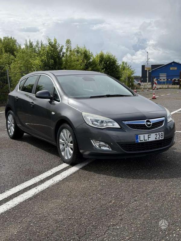 Pelēks Opel Astra 2011 Kėdainiai, ar dzinēja tilpumu 1.69 L un nobraukumu 257 tūkst. km par 2400 €, foto 2 vietnē AUTOMOTO.COM.LV