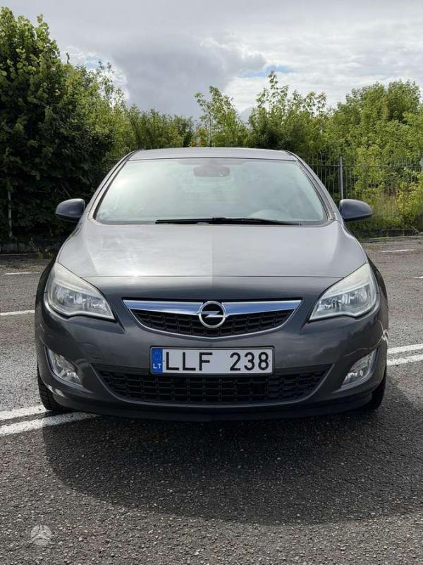 Pelēks Opel Astra 2011 Kėdainiai, ar dzinēja tilpumu 1.69 L un nobraukumu 257 tūkst. km par 2400 €, foto 9 vietnē AUTOMOTO.COM.LV