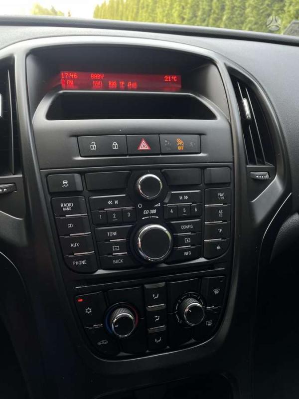 Grey Opel Astra 2011 in Kursenai, with an engine capacity of 1.69 L and mileage of 230 thousand km for 2900 €, photo 9 on AUTOMOTO.COM.LV