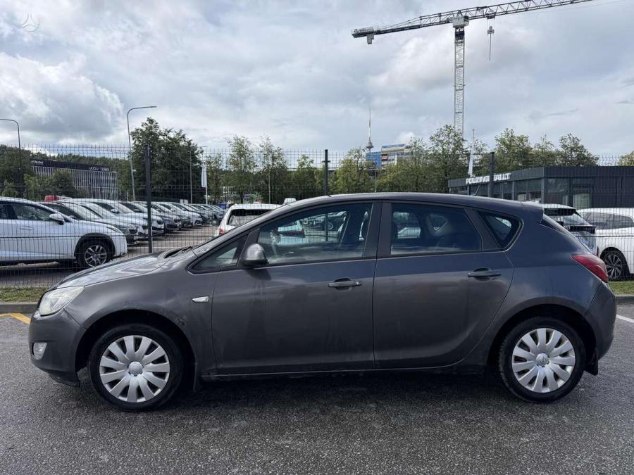 Pelēks Opel Astra 2011 Viļņa, ar dzinēja tilpumu 1.69 L un nobraukumu 400 tūkst. km par 890 €, foto 3 vietnē AUTOMOTO.COM.LV