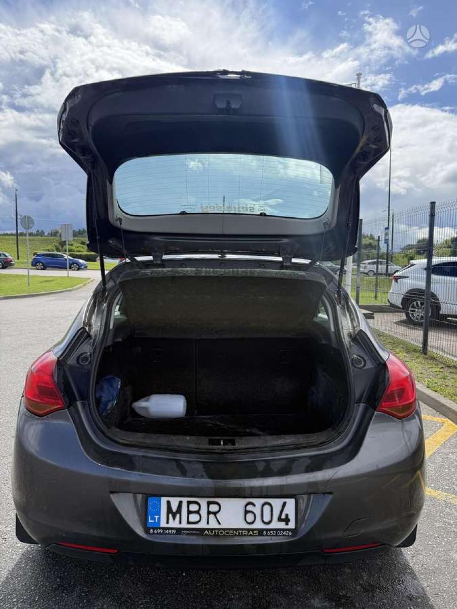Pelēks Opel Astra 2011 Viļņa, ar dzinēja tilpumu 1.69 L un nobraukumu 400 tūkst. km par 890 €, foto 16 vietnē AUTOMOTO.COM.LV