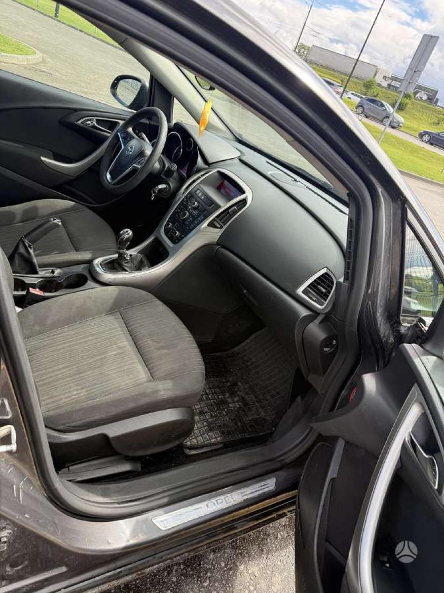 Pelēks Opel Astra 2011 Viļņa, ar dzinēja tilpumu 1.69 L un nobraukumu 400 tūkst. km par 890 €, foto 18 vietnē AUTOMOTO.COM.LV