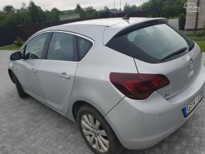 Grey Opel Astra 2011 in Jonava, with an engine capacity of 1.70 L and mileage of 233 thousand km for 3000 €, photo 4 on AUTOMOTO.COM.LV