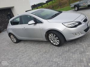 Grey Opel Astra 2011 in Jonava, with an engine capacity of 1.70 L and mileage of 233 thousand km for 3000 €, photo 6 on AUTOMOTO.COM.LV