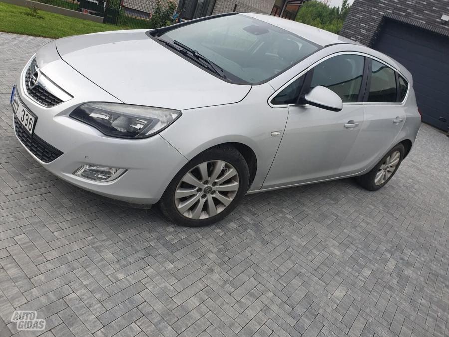 Grey Opel Astra 2011 in Jonava, with an engine capacity of 1.70 L and mileage of 233 thousand km for 3000 €, photo 7 on AUTOMOTO.COM.LV