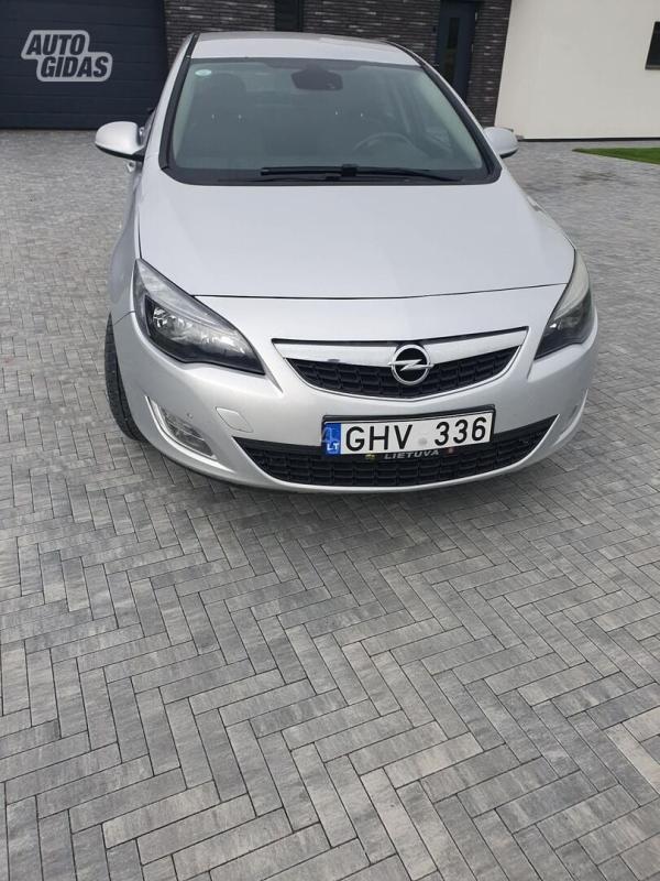 Grey Opel Astra 2011 in Jonava, with an engine capacity of 1.70 L and mileage of 233 thousand km for 3000 €, photo 7 on AUTOMOTO.COM.LV