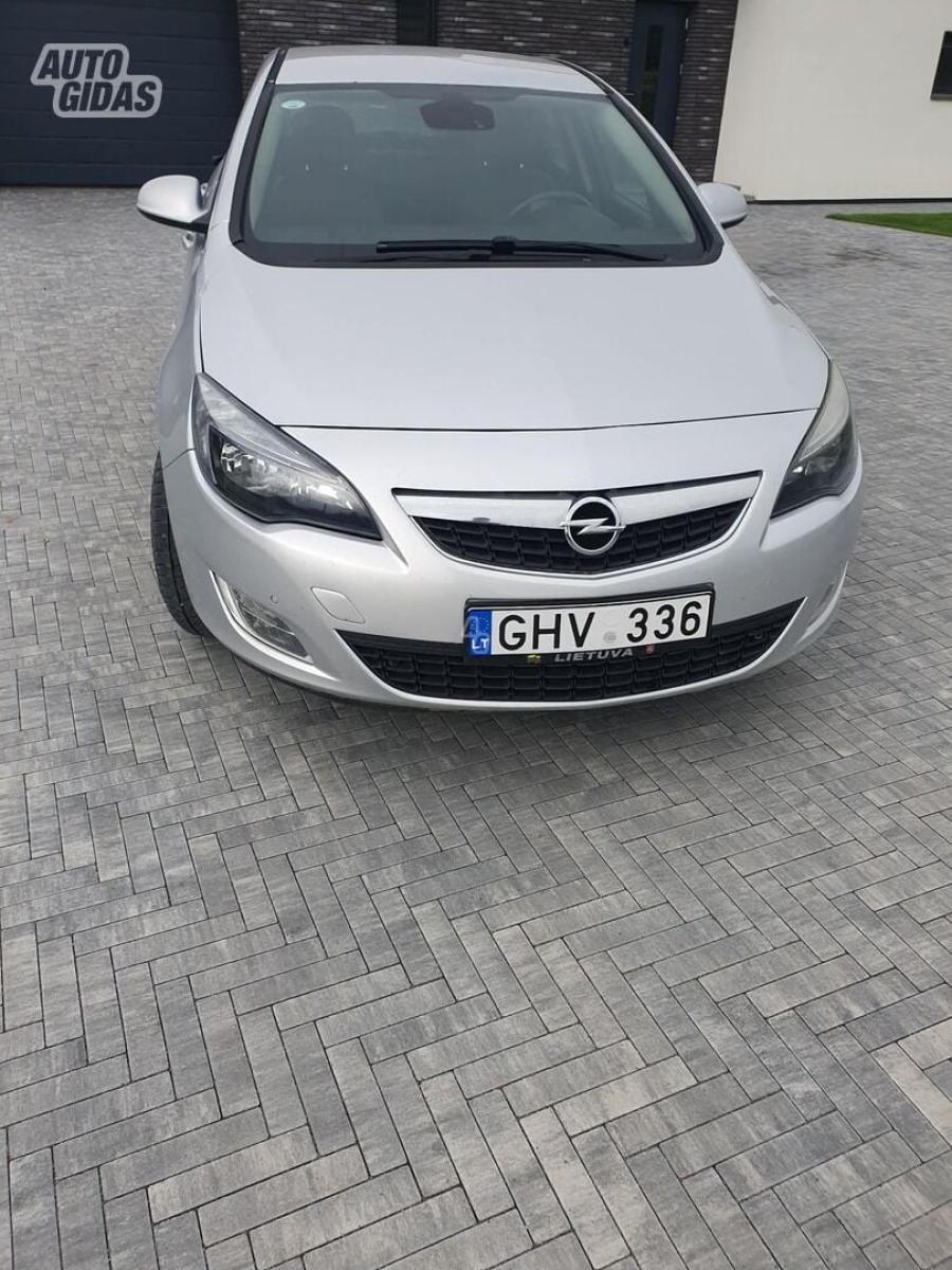 Grey Opel Astra 2011 in Jonava, with an engine capacity of 1.70 L and mileage of 233 thousand km for 3000 €, photo 8 on AUTOMOTO.COM.LV