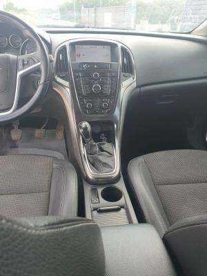 Grey Opel Astra 2011 in Jonava, with an engine capacity of 1.70 L and mileage of 233 thousand km for 3000 €, photo 9 on AUTOMOTO.COM.LV