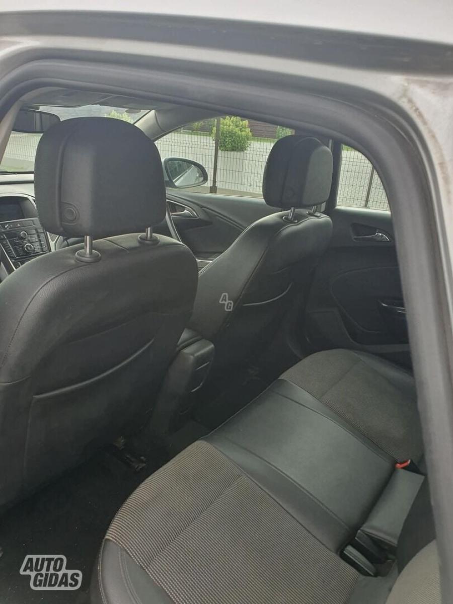 Grey Opel Astra 2011 in Jonava, with an engine capacity of 1.70 L and mileage of 233 thousand km for 3000 €, photo 10 on AUTOMOTO.COM.LV