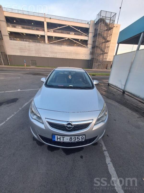 Pelēks Opel Astra 2011 Rīga, ar dzinēja tilpumu 1.60 L un nobraukumu 213 tūkst. km par 4900 €, foto 3 vietnē AUTOMOTO.COM.LV