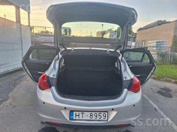 Pelēks Opel Astra 2011 Rīga, ar dzinēja tilpumu 1.60 L un nobraukumu 213 tūkst. km par 4900 €, foto 6 vietnē AUTOMOTO.COM.LV