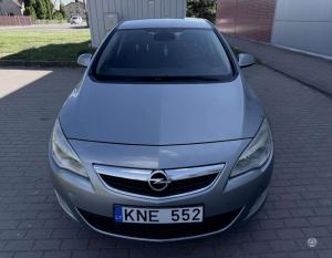 Pelēks Opel Astra 2011 Marijampole, ar dzinēja tilpumu 1.69 L un nobraukumu 333 tūkst. km par 2700 €, foto 3 vietnē AUTOMOTO.COM.LV