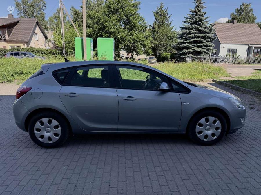 Pelēks Opel Astra 2011 Marijampole, ar dzinēja tilpumu 1.69 L un nobraukumu 333 tūkst. km par 2700 €, foto 6 vietnē AUTOMOTO.COM.LV