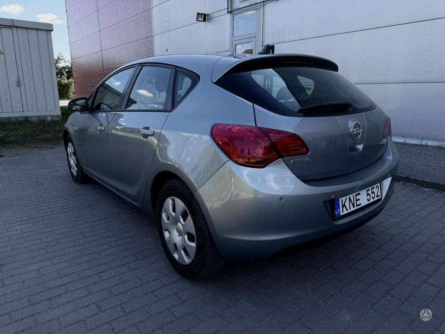 Pelēks Opel Astra 2011 Marijampole, ar dzinēja tilpumu 1.69 L un nobraukumu 333 tūkst. km par 2700 €, foto 7 vietnē AUTOMOTO.COM.LV