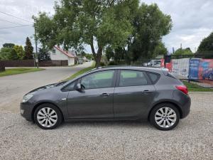 Grey Opel Astra 2011 in Ventspils, with an engine capacity of 1.30 L and mileage of 235 thousand km for 3590 €, photo 5 on AUTOMOTO.COM.LV