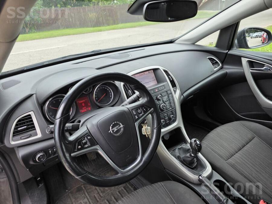 Grey Opel Astra 2011 in Ventspils, with an engine capacity of 1.30 L and mileage of 235 thousand km for 3590 €, photo 11 on AUTOMOTO.COM.LV
