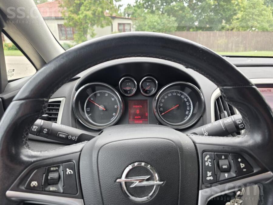 Grey Opel Astra 2011 in Ventspils, with an engine capacity of 1.30 L and mileage of 235 thousand km for 3590 €, photo 12 on AUTOMOTO.COM.LV