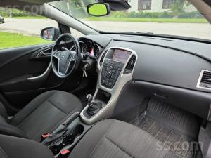 Grey Opel Astra 2011 in Ventspils, with an engine capacity of 1.30 L and mileage of 235 thousand km for 3590 €, photo 14 on AUTOMOTO.COM.LV