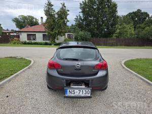 Grey Opel Astra 2011 in Ventspils, with an engine capacity of 1.30 L and mileage of 235 thousand km for 3590 €, photo 17 on AUTOMOTO.COM.LV