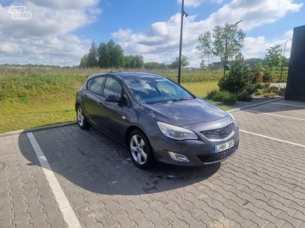 Pelēks Opel Astra 2011 Kauņa, ar dzinēja tilpumu 1.70 L un nobraukumu 240 tūkst. km par 2499 €, foto 1 vietnē AUTOMOTO.COM.LV
