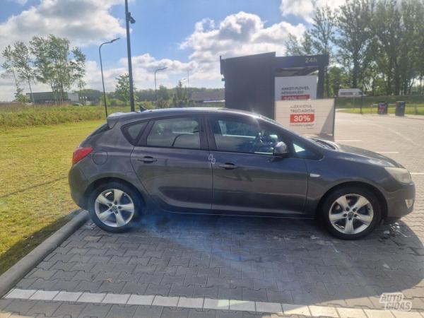 Pelēks Opel Astra 2011 Kauņa, ar dzinēja tilpumu 1.70 L un nobraukumu 240 tūkst. km par 2499 €, foto 7 vietnē AUTOMOTO.COM.LV