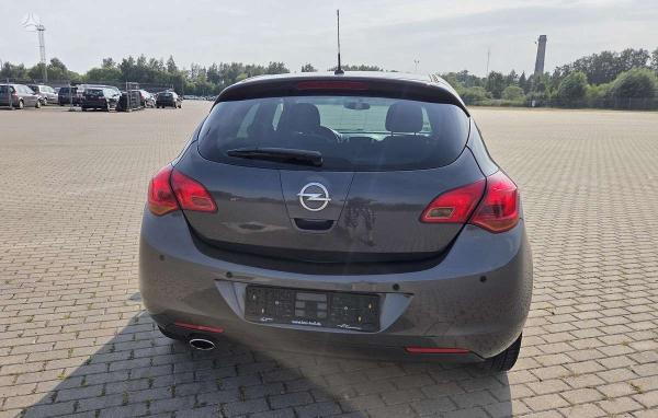 Grey Opel Astra 2011 in Marijampole, with an engine capacity of 1.36 L and mileage of 197 thousand km for 3700 €, photo 5 on AUTOMOTO.COM.LV