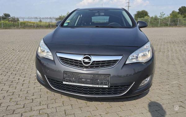 Grey Opel Astra 2011 in Marijampole, with an engine capacity of 1.36 L and mileage of 197 thousand km for 3700 €, photo 8 on AUTOMOTO.COM.LV