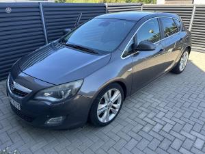 Grey Opel Astra 2011 in Kaunas, with an engine capacity of 1.69 L and mileage of 265 thousand km for 1999 €, photo  on AUTOMOTO.COM.LV