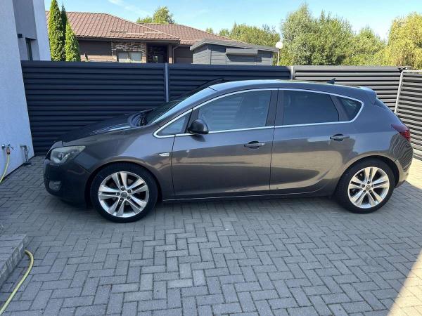 Pelēks Opel Astra 2011 Kauņa, ar dzinēja tilpumu 1.69 L un nobraukumu 265 tūkst. km par 1999 €, foto 2 vietnē AUTOMOTO.COM.LV