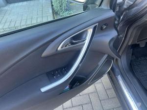 Grey Opel Astra 2011 in Kaunas, with an engine capacity of 1.69 L and mileage of 265 thousand km for 1999 €, photo 9 on AUTOMOTO.COM.LV