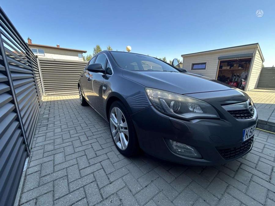 Grey Opel Astra 2011 in Kaunas, with an engine capacity of 1.69 L and mileage of 265 thousand km for 1999 €, photo 11 on AUTOMOTO.COM.LV