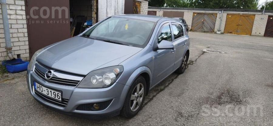 Grey Opel Astra 2011 in Riga, with an engine capacity of 1.40 L and mileage of 161 thousand km for 2800 €, photo 1 on AUTOMOTO.COM.LV