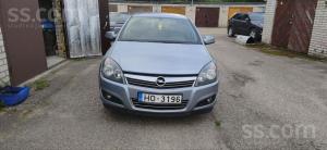 Grey Opel Astra 2011 in Riga, with an engine capacity of 1.40 L and mileage of 161 thousand km for 2800 €, photo 4 on AUTOMOTO.COM.LV