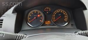 Grey Opel Astra 2011 in Riga, with an engine capacity of 1.40 L and mileage of 161 thousand km for 2800 €, photo 8 on AUTOMOTO.COM.LV