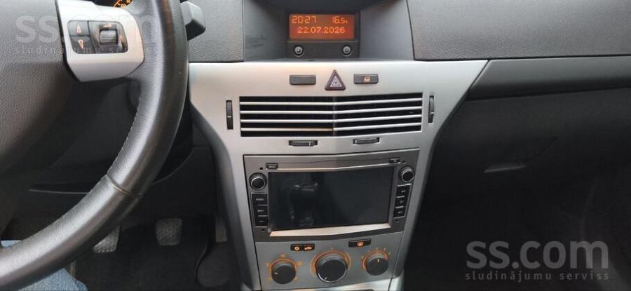 Grey Opel Astra 2011 in Riga, with an engine capacity of 1.40 L and mileage of 161 thousand km for 2800 €, photo 9 on AUTOMOTO.COM.LV