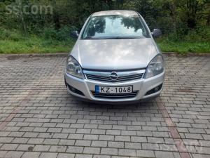 Pelēks Opel Astra 2011 Rīga, ar dzinēja tilpumu 1.70 L un nobraukumu 350 tūkst. km par 1550 €, foto 4 vietnē AUTOMOTO.COM.LV