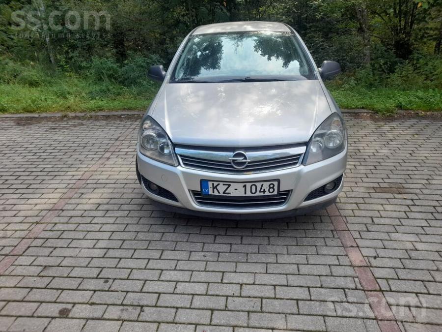 Pelēks Opel Astra 2011 Rīga, ar dzinēja tilpumu 1.70 L un nobraukumu 350 tūkst. km par 1550 €, foto 4 vietnē AUTOMOTO.COM.LV