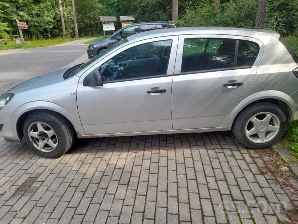 Pelēks Opel Astra 2011 Rīga, ar dzinēja tilpumu 1.70 L un nobraukumu 350 tūkst. km par 1550 €, foto 4 vietnē AUTOMOTO.COM.LV