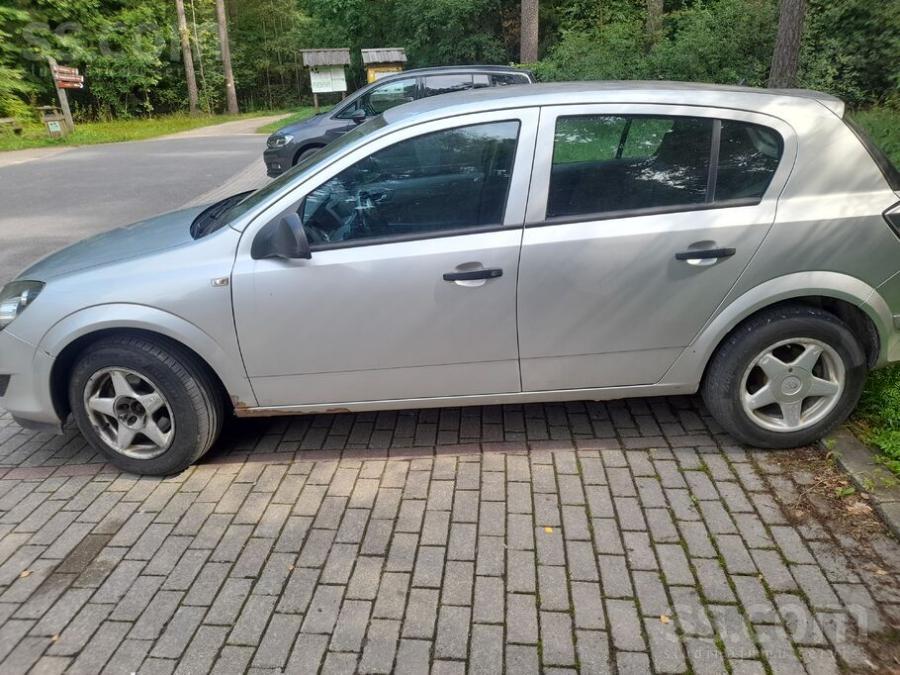 Pelēks Opel Astra 2011 Rīga, ar dzinēja tilpumu 1.70 L un nobraukumu 350 tūkst. km par 1550 €, foto 5 vietnē AUTOMOTO.COM.LV