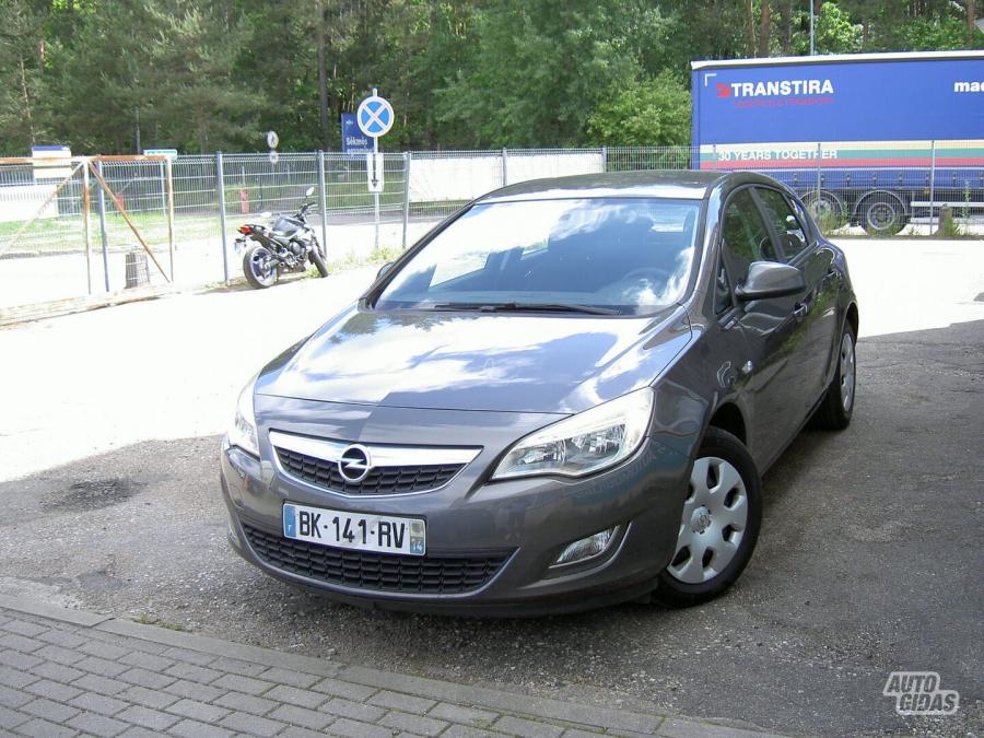 Grey Opel Astra 2011 in Vilnius, with an engine capacity of 1.40 L and mileage of 160 thousand km for 3299 €, photo 1 on AUTOMOTO.COM.LV