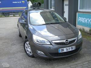 Grey Opel Astra 2011 in Vilnius, with an engine capacity of 1.40 L and mileage of 160 thousand km for 3299 €, photo 4 on AUTOMOTO.COM.LV