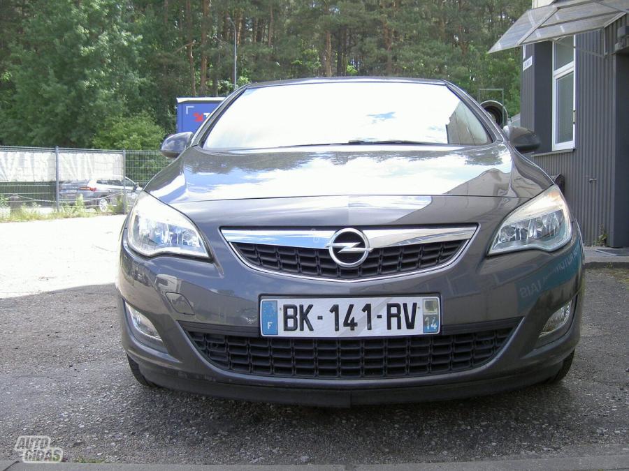 Grey Opel Astra 2011 in Vilnius, with an engine capacity of 1.40 L and mileage of 160 thousand km for 3299 €, photo 6 on AUTOMOTO.COM.LV