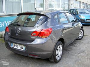 Grey Opel Astra 2011 in Vilnius, with an engine capacity of 1.40 L and mileage of 160 thousand km for 3299 €, photo 8 on AUTOMOTO.COM.LV