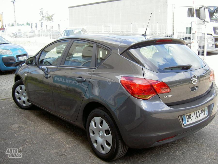Grey Opel Astra 2011 in Vilnius, with an engine capacity of 1.40 L and mileage of 160 thousand km for 3299 €, photo 10 on AUTOMOTO.COM.LV