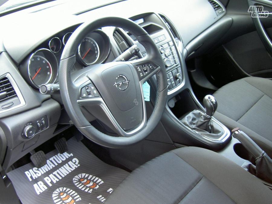 Grey Opel Astra 2011 in Vilnius, with an engine capacity of 1.40 L and mileage of 160 thousand km for 3299 €, photo 13 on AUTOMOTO.COM.LV