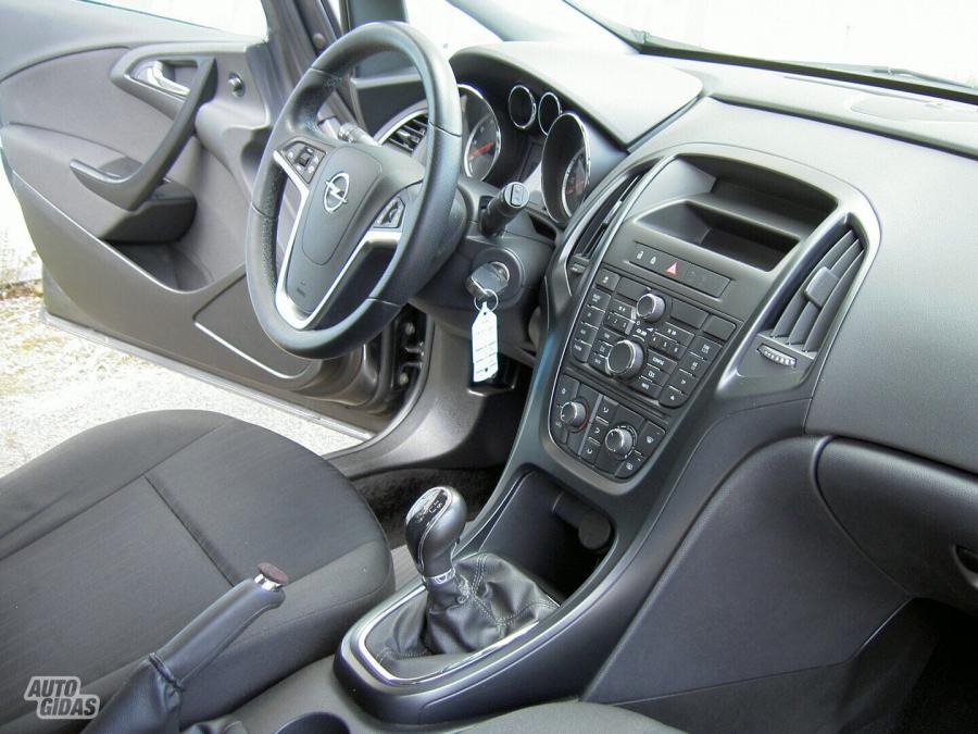Grey Opel Astra 2011 in Vilnius, with an engine capacity of 1.40 L and mileage of 160 thousand km for 3299 €, photo 17 on AUTOMOTO.COM.LV