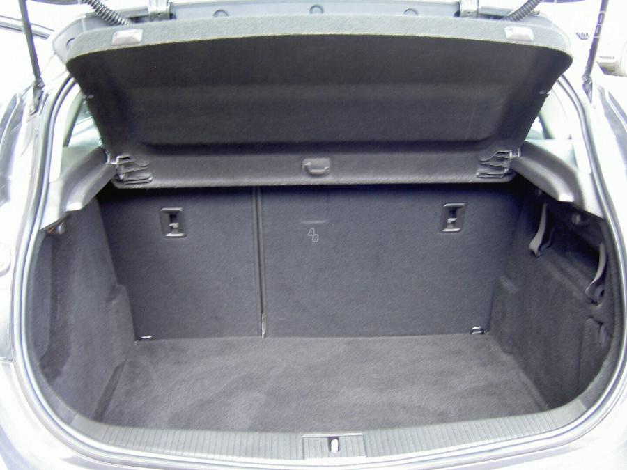 Grey Opel Astra 2011 in Vilnius, with an engine capacity of 1.40 L and mileage of 160 thousand km for 3299 €, photo 18 on AUTOMOTO.COM.LV