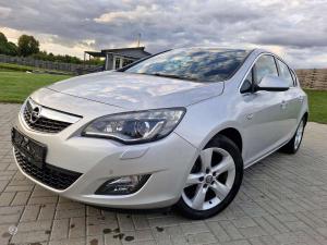Grey Opel Astra 2011 in Vilnius, with an engine capacity of 1.60 L and mileage of 200 thousand km for 4200 €, photo 7 on AUTOMOTO.COM.LV
